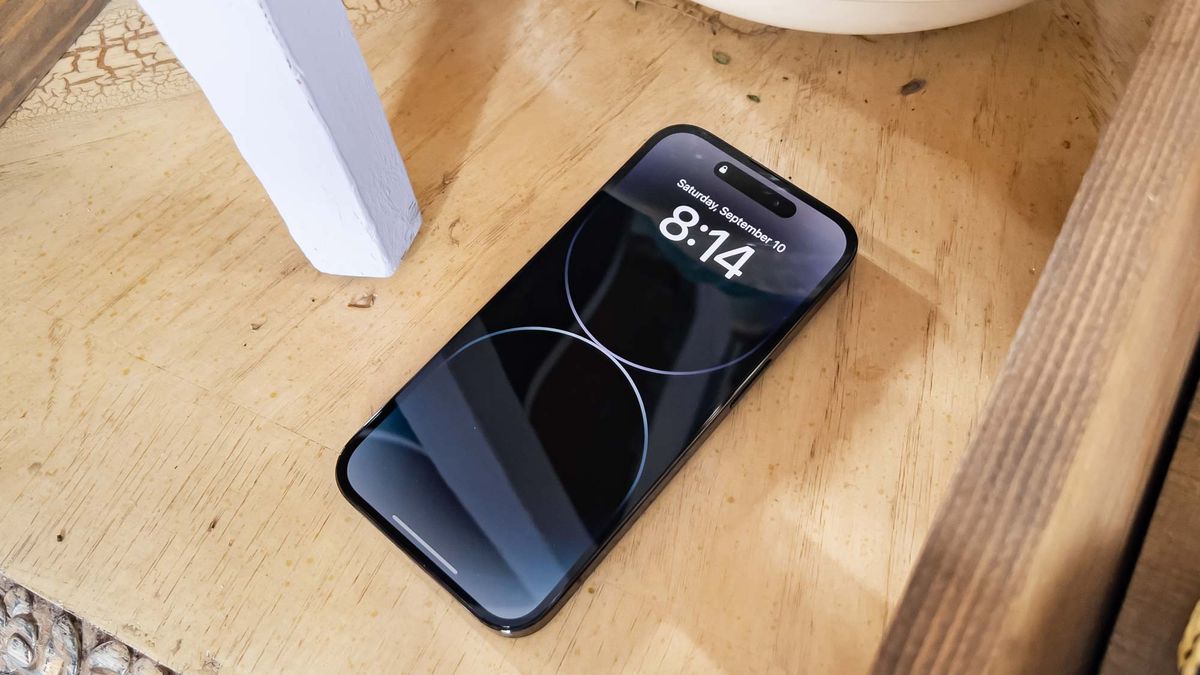 iPhone 15 always-on display — will it come to more Apple phones? | Tom ...