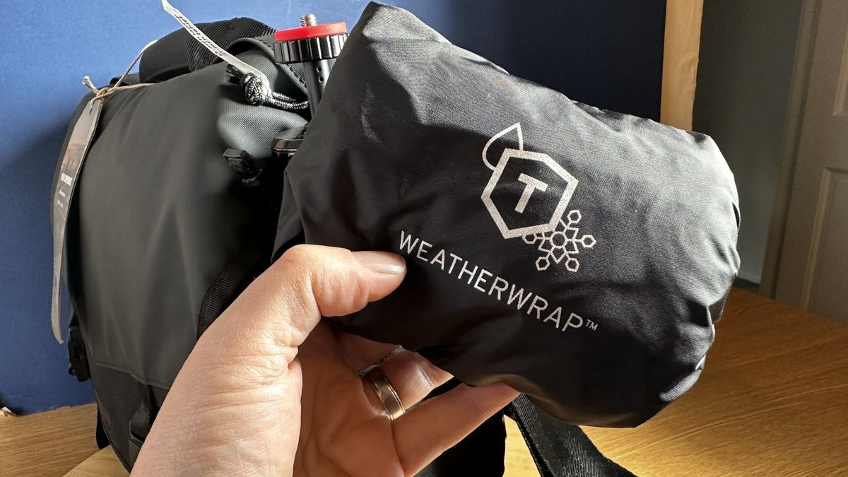 Tenba DNA 13 DSLR messenger bag review | Digital Camera World